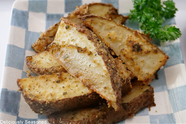 Garlic Parmesan Roasted Potatoes - Deliciously Seasoned