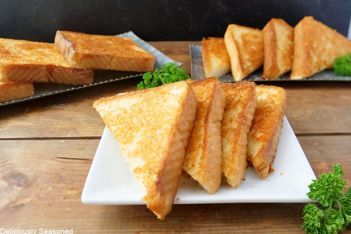 Cheesy Garlic Texas Toast - Deliciously Seasoned