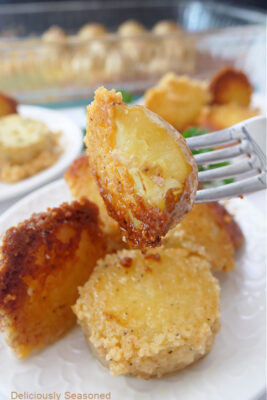 Garlic Parmesan Potatoes - Deliciously Seasoned