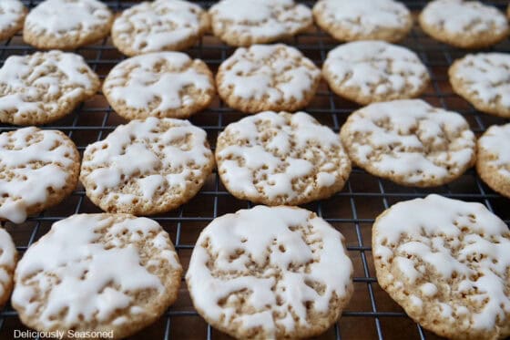 Mini Iced Oatmeal Cookies - Deliciously Seasoned