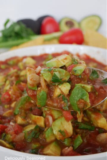 Easy Chunky Salsa (Family Favorite Recipe) - Deliciously Seasoned