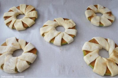 Apple Rings (Easy Puff Pastry Recipe) - Deliciously Seasoned