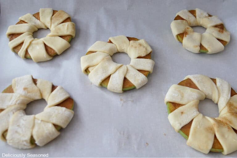 Apple Rings (Easy Puff Pastry Recipe) - Deliciously Seasoned